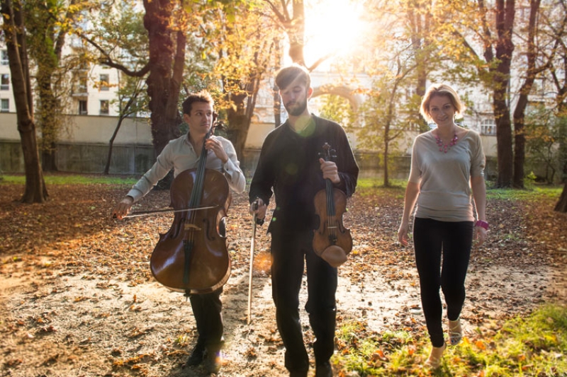 Maria Radutu - ARTISTS Selection - Buchen Sie Ihre Künstler